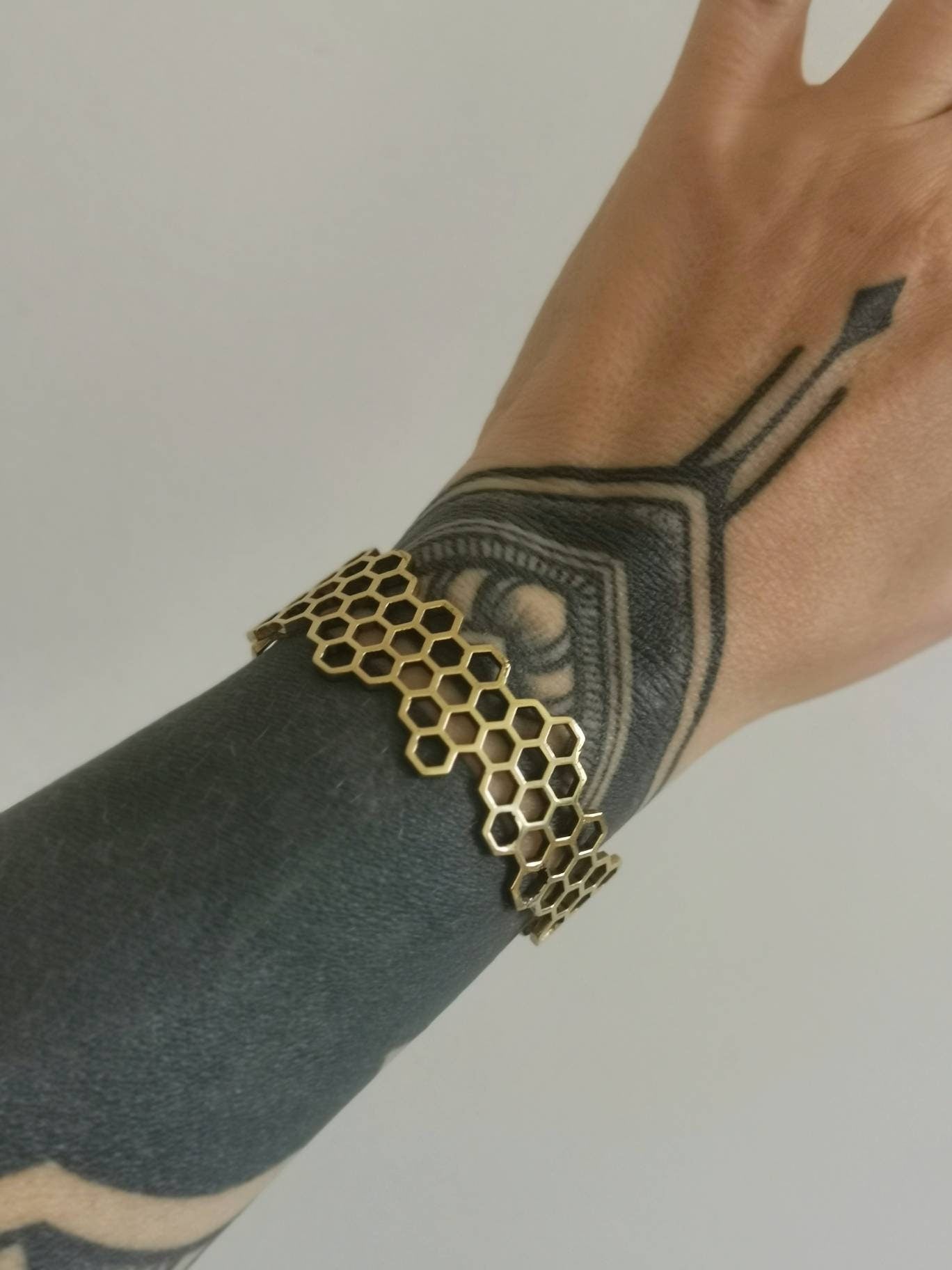 Waben Armreif, honeycomb bracelet, Manschettenarmband , Gold Armreifen ...